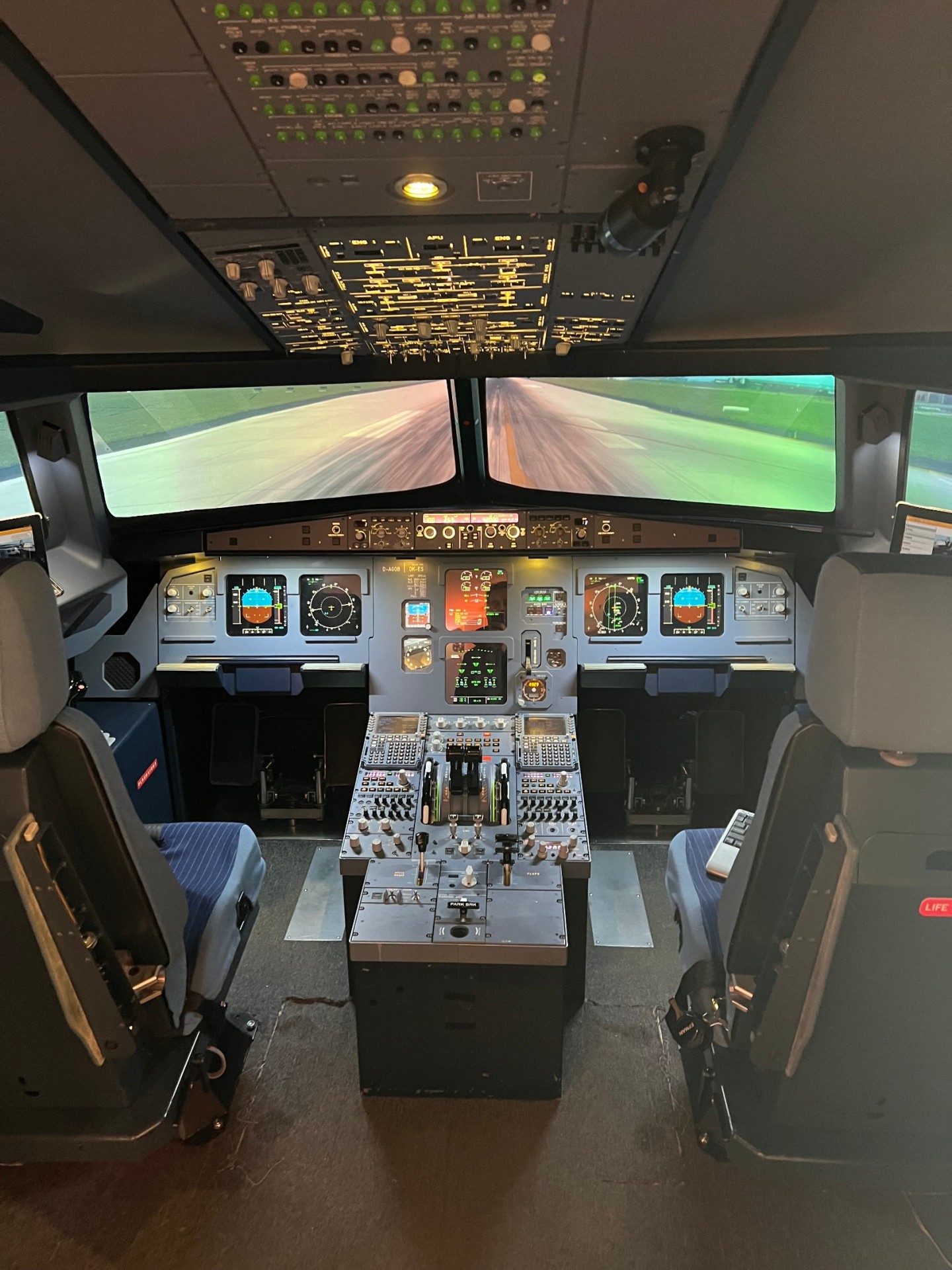 Zur Verwertung - Flugsimulator - Airbus A320 Simulator, Hersteller ...